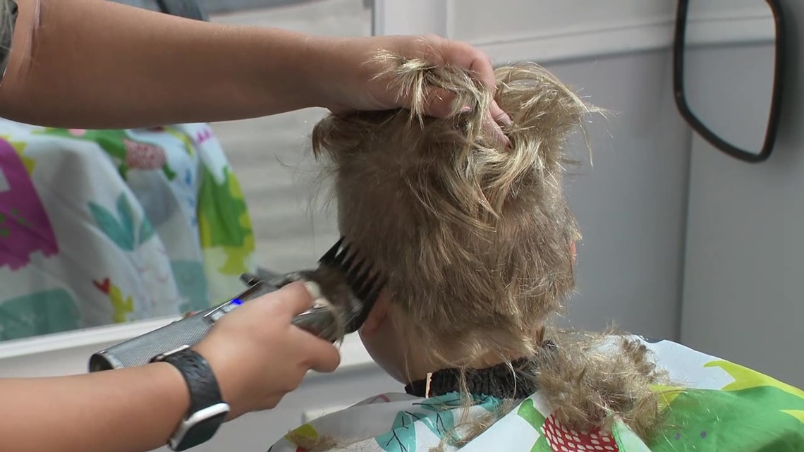 Mount Carmel salon gives students free back-to-school cuts | wnep.com