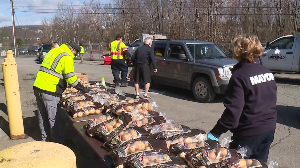 Fresh vegetable distribution draws a large crowd | wnep.com