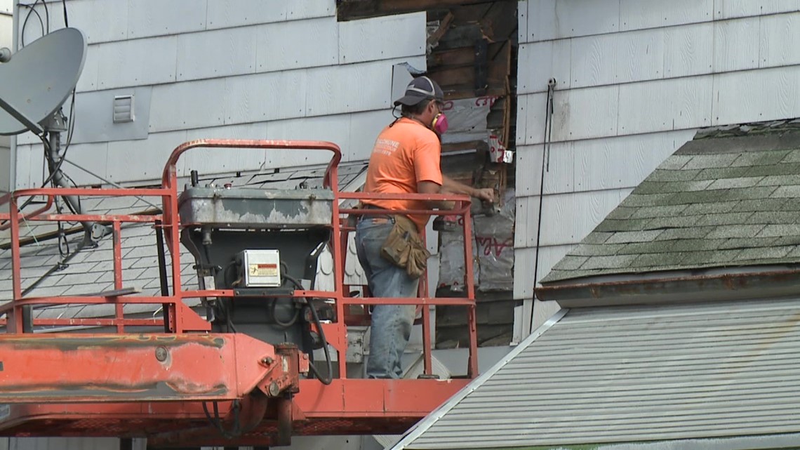 Cutting a house in half part of demolition work in Pittston | wnep.com