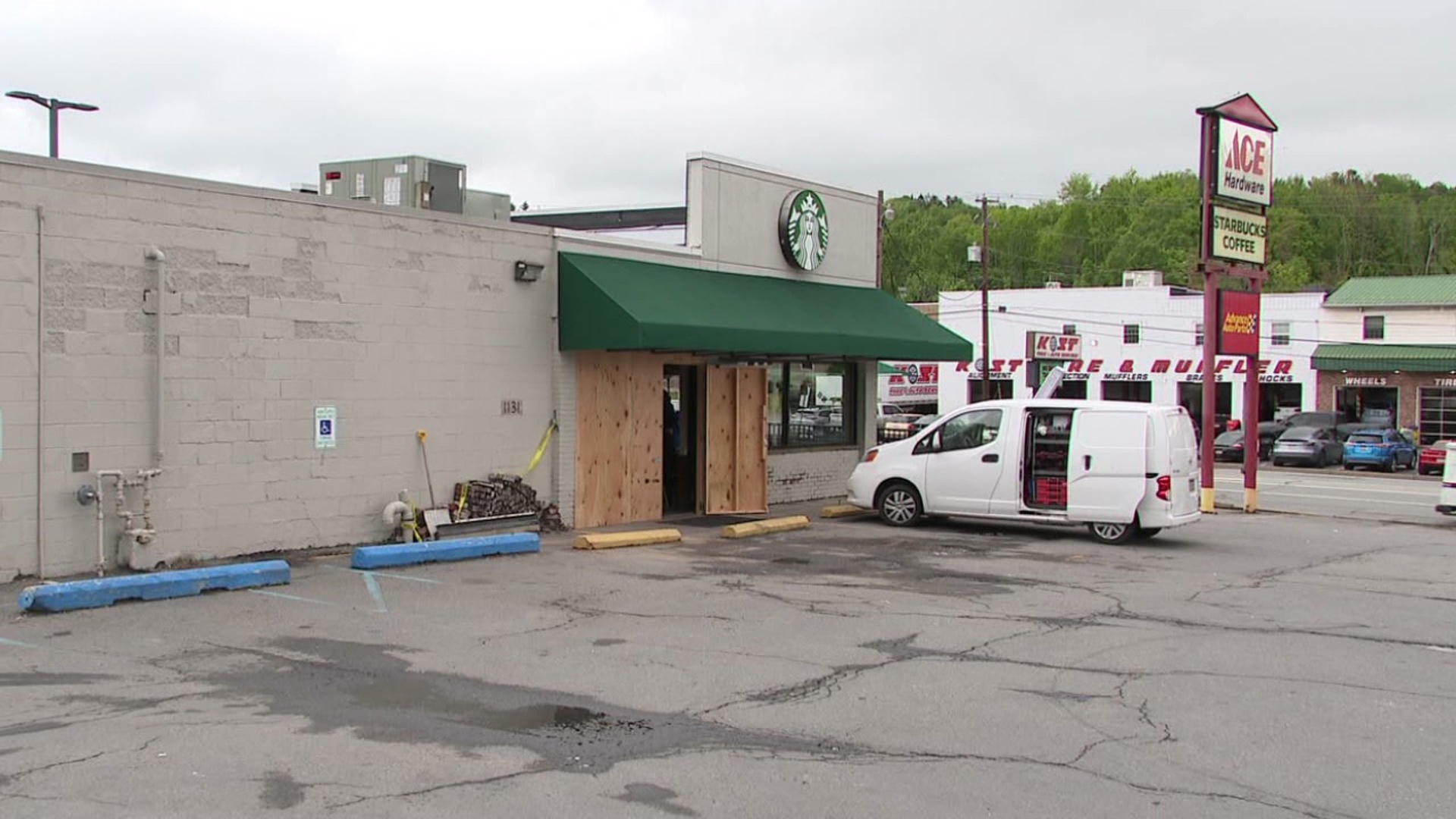 Starbucks near Clarks Summit reopens after crash | wnep.com