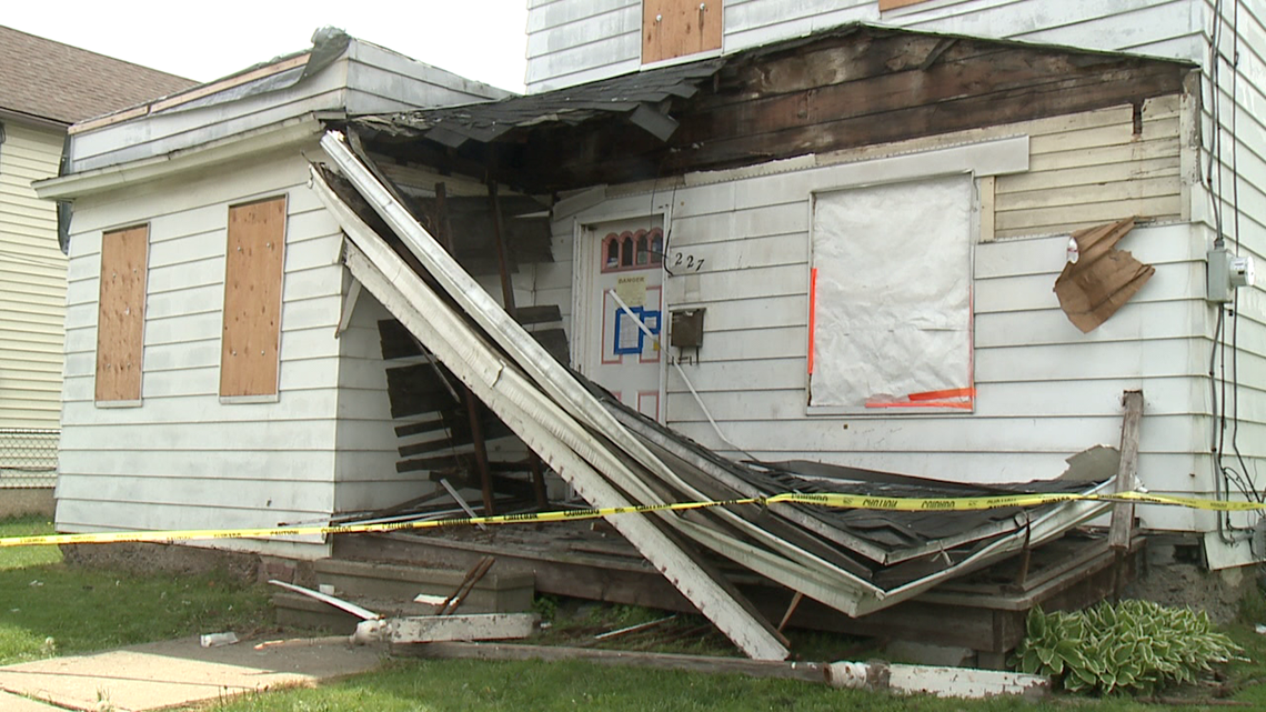 Dangerous building begins to collapse | wnep.com