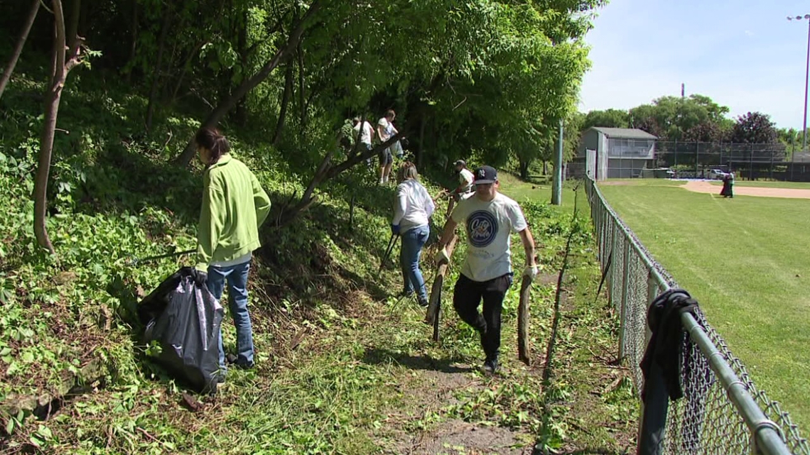 West Scranton Little League gets a clean up from volunteers | wnep.com