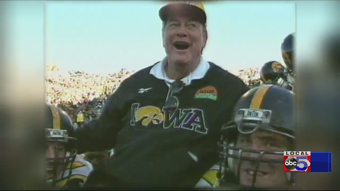 Remembering legendary Iowa head coach Hayden Fry | weareiowa.com