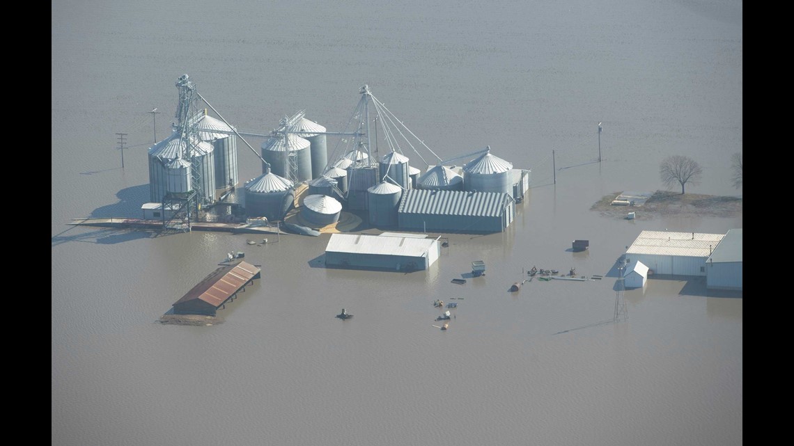 Soybean farmers in western Iowa remain flooded | weareiowa.com