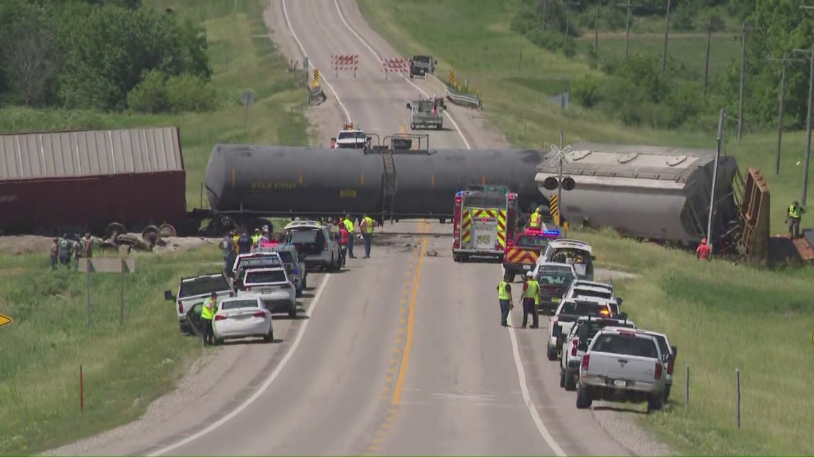 Train crash, derailment in Victor, Iowa | SCENE VIDEO | weareiowa.com