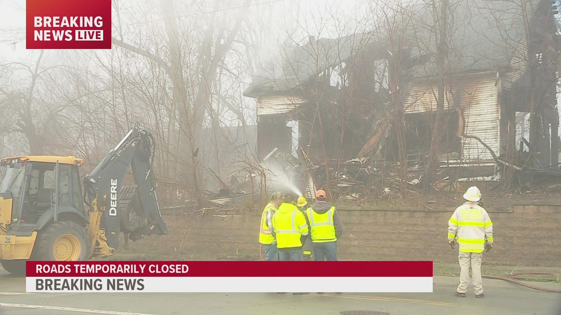 Des Moines Fire crews put out early morning vacant house fire on city's ... Des Moines Fire crews put out early morning vacant house fire on city's ...