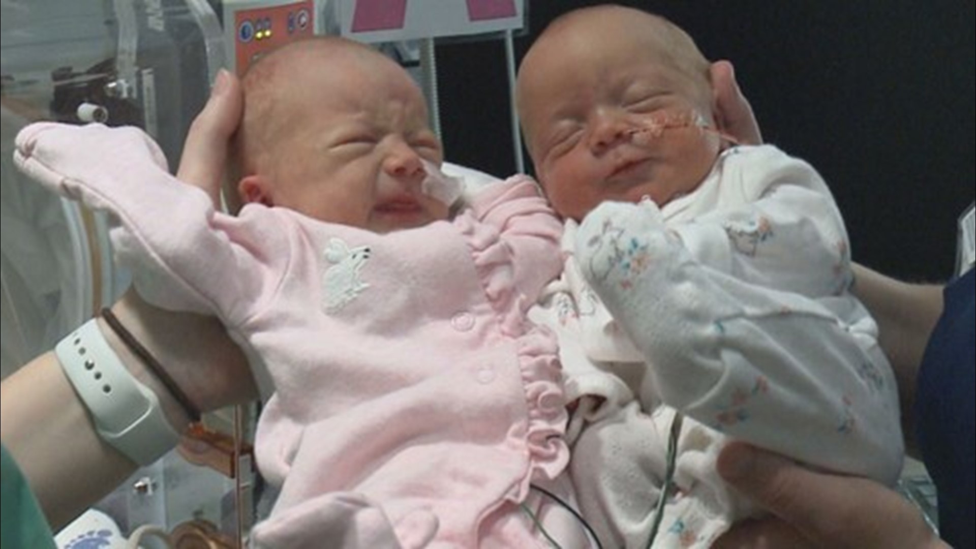 ‘We’re having a twin delivery’: Identical nurses help with delivery of ...