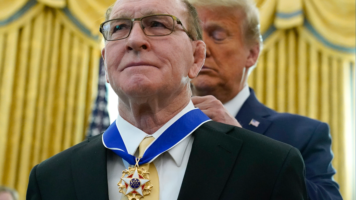 Dan Gable receives Presidential Medal of Freedom from Trump | weareiowa.com