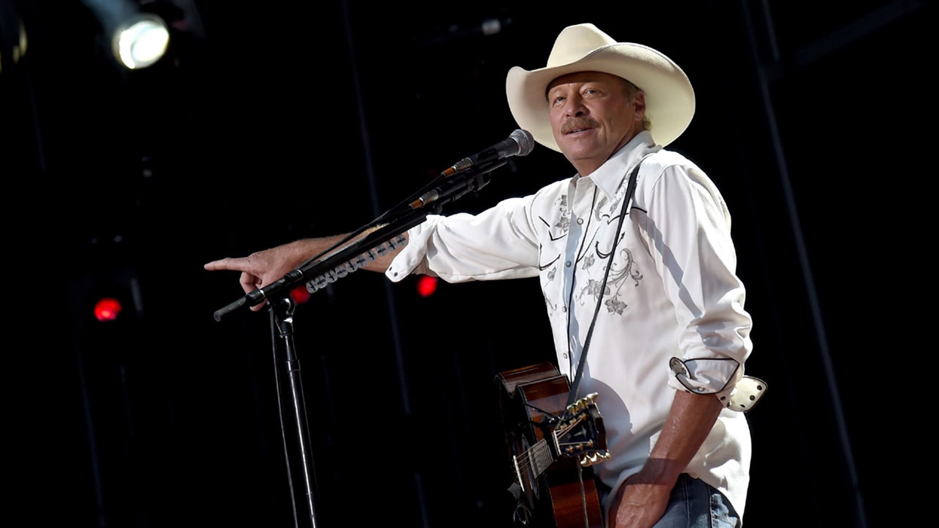 ‘It’s Five O’Clock Somewhere’: Alan Jackson coming to Des Moines in ...