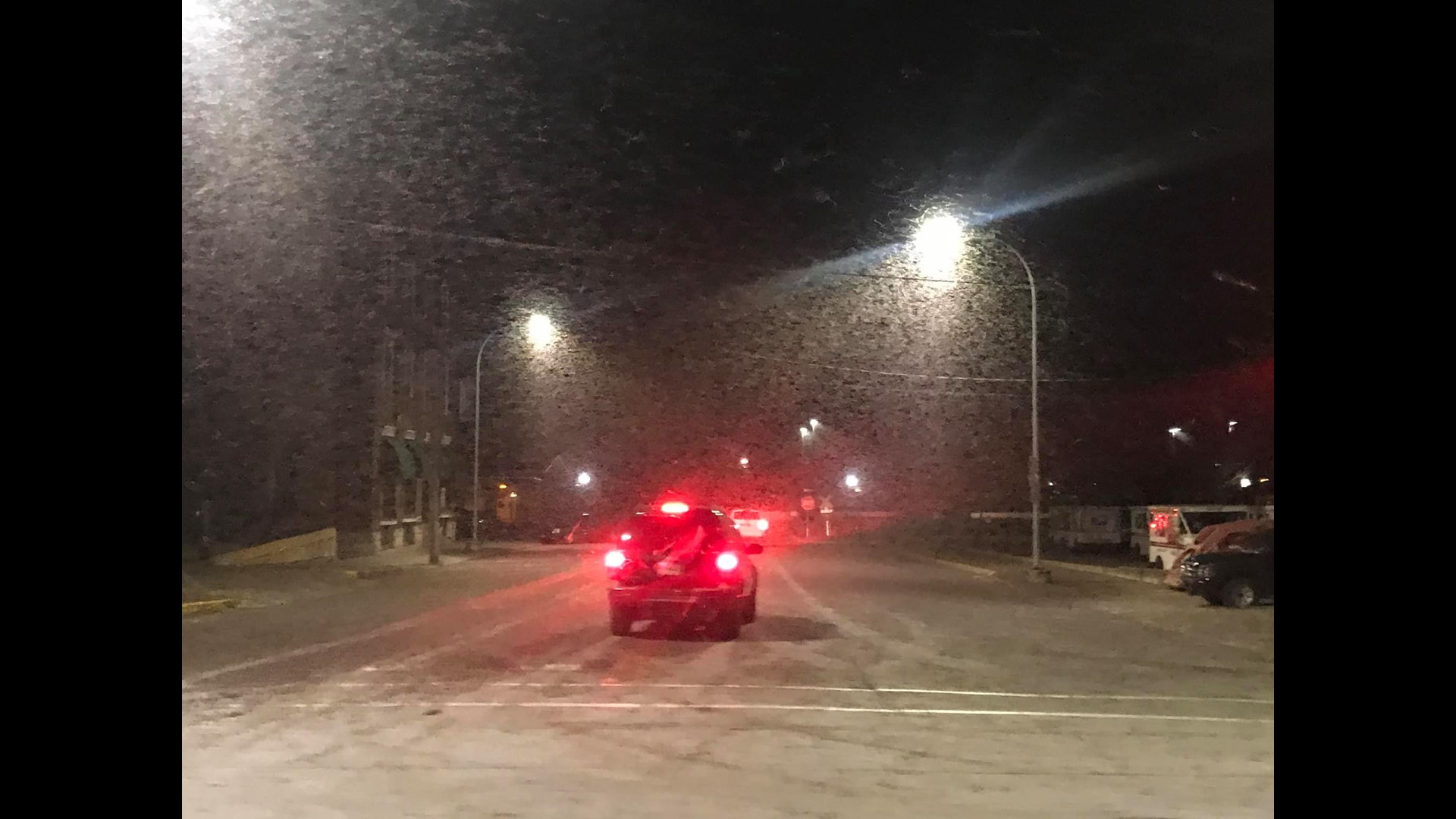 Massive mayfly hatch swarms eastern Iowa | weareiowa.com