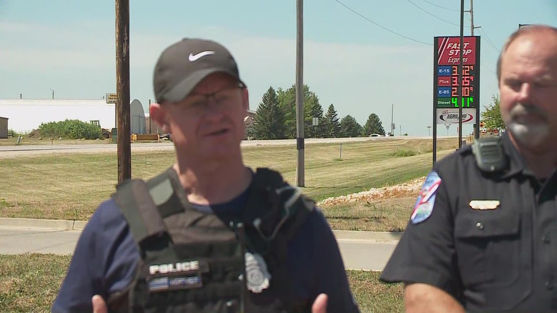 Iowa law enforcement officials hold press conference following standoff ...