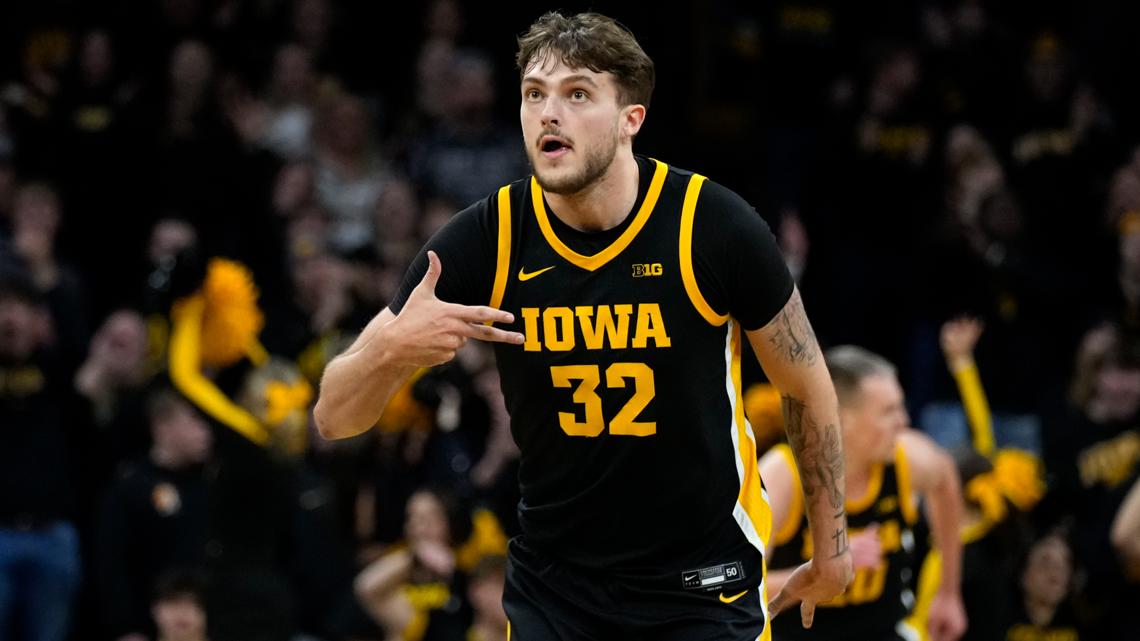 Iowa Hawkeye basketball: Owen Freeman out for the season due to finger ...