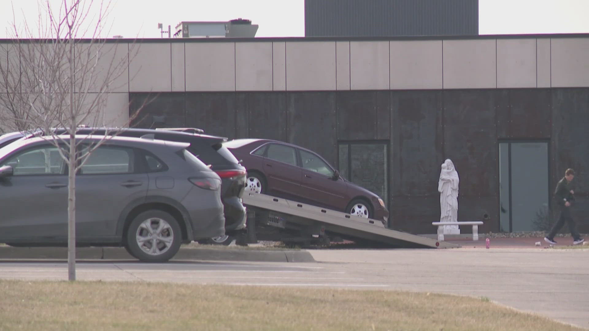 Over a dozen students hit by vehicle in pick-up line at St. Luke the ...