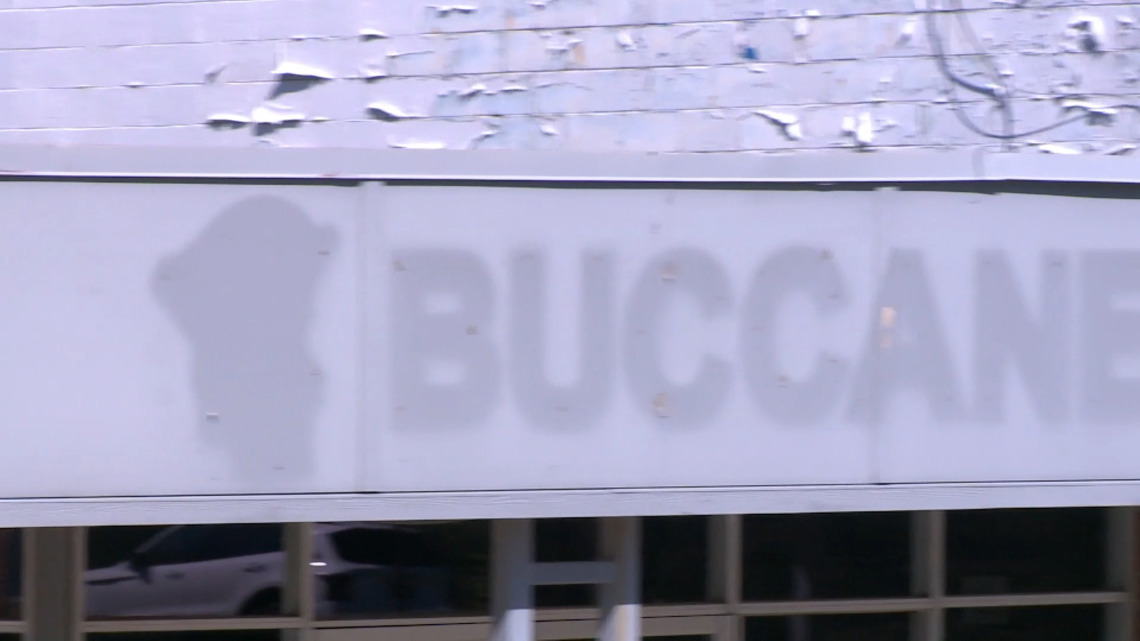 Farewell to the 'Madhouse on Hickman' | Buccaneer's Arena closes doors ...