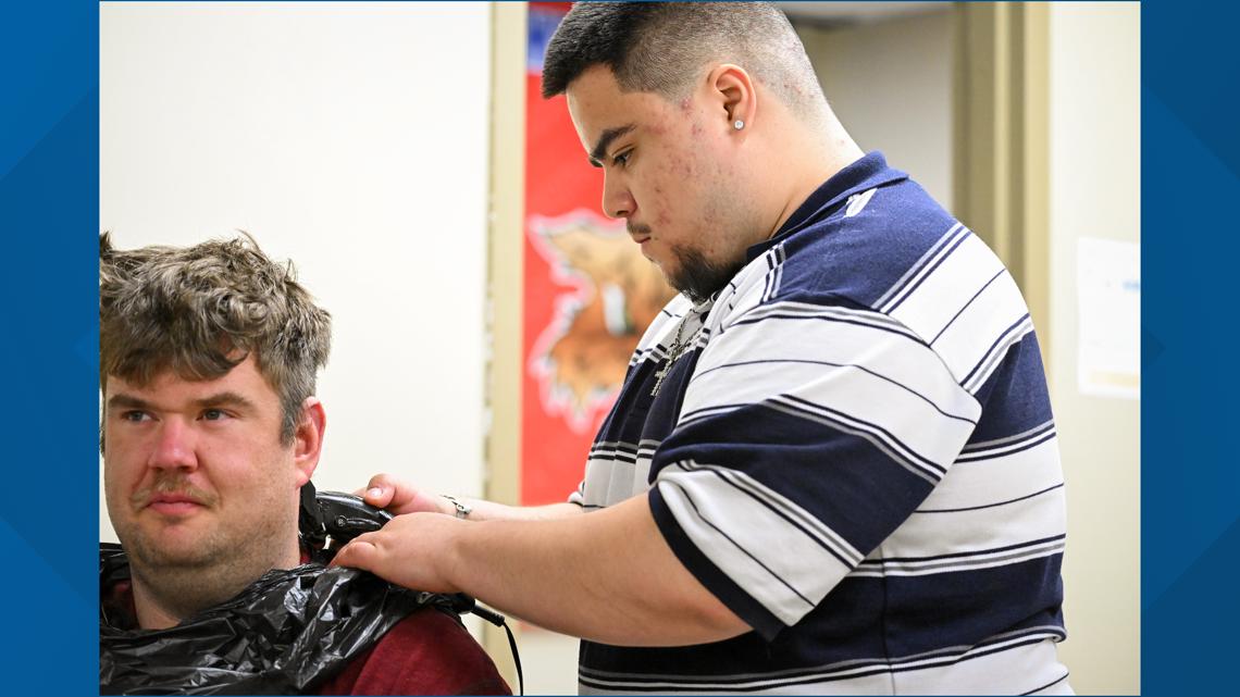 Marshalltown student shaves teacher's head in graduation bet ...