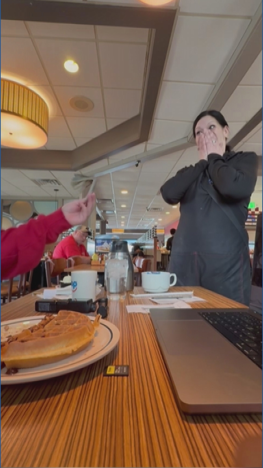 A Thanksgiving to remember: IHOP waitress gets $2,000 tip after man ...