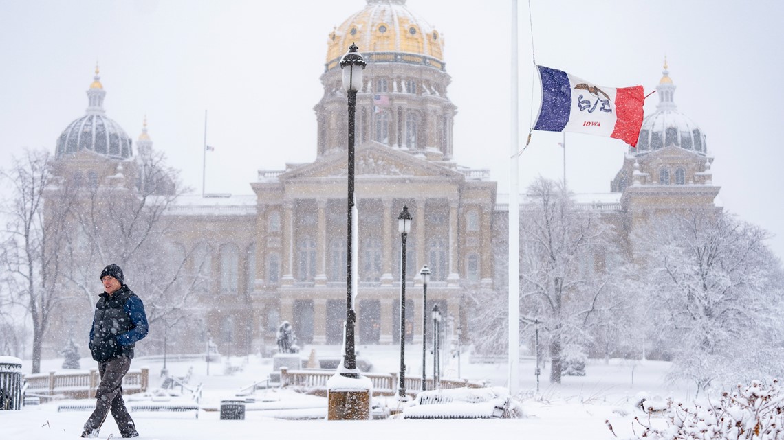 Iowa campaign events are falling as fast as the snow as the state ...