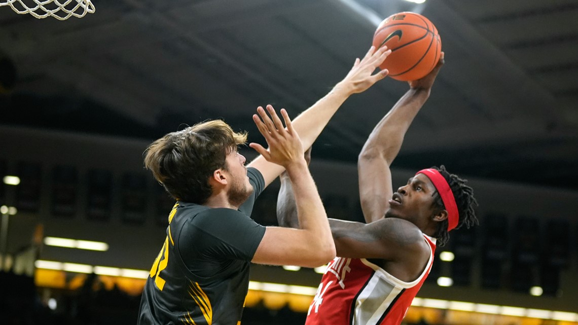 Iowa beats Ohio State 79-77 | 10tv.com