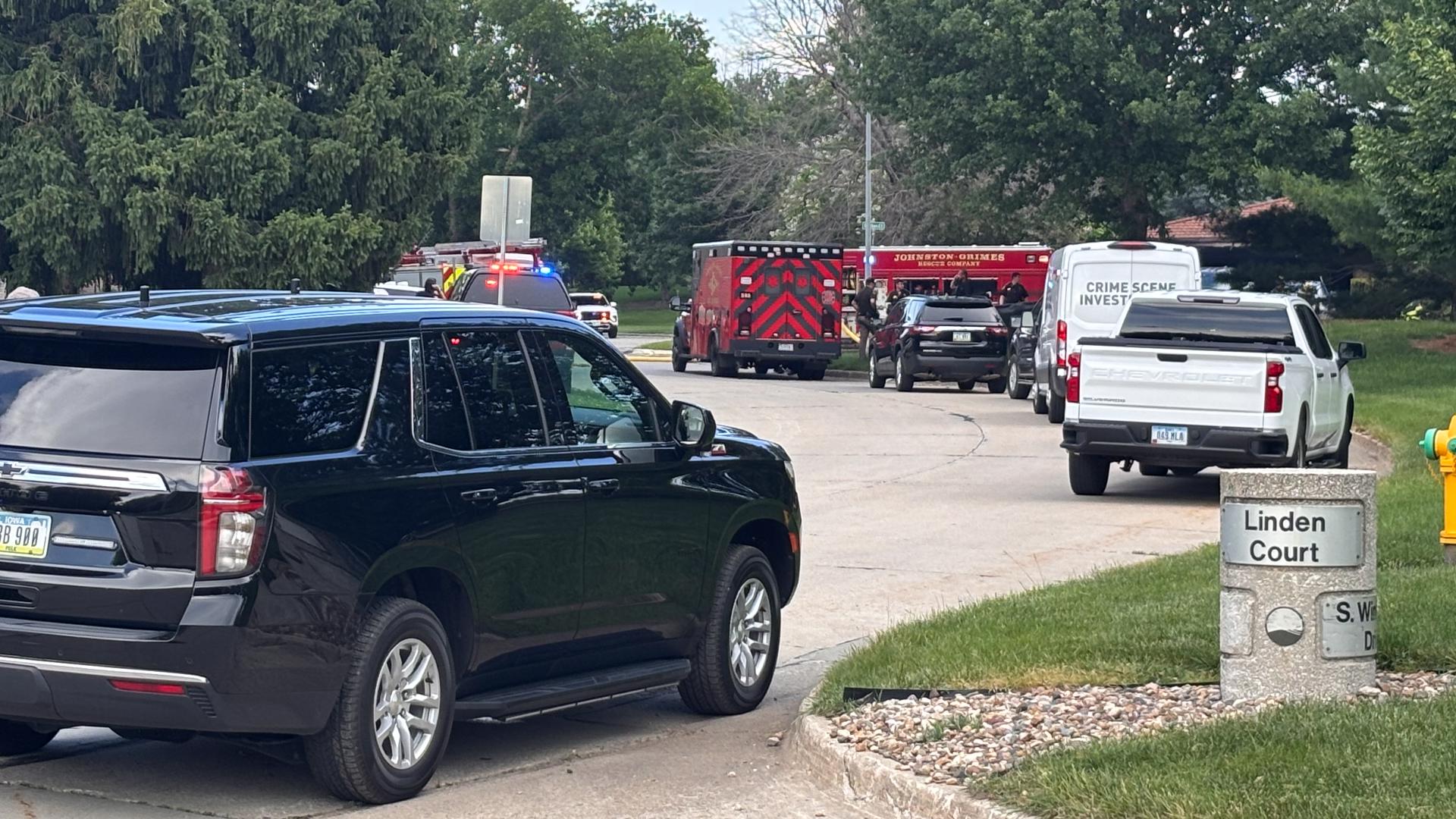 Deputy shot, suspect dead after standoff in Johnston | weareiowa.com