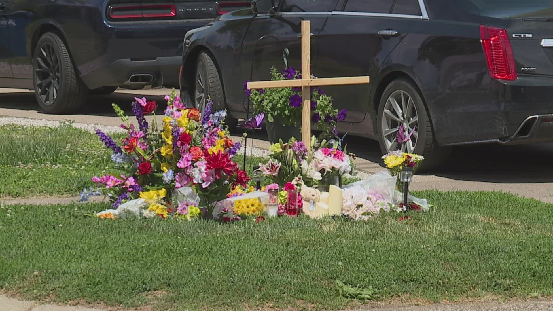 Community grieves Muscatine shooting victims | weareiowa.com