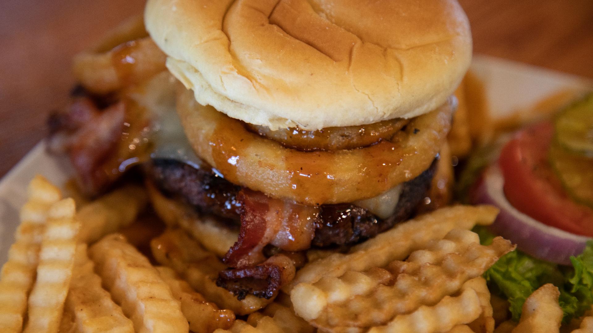 Central Iowa restaurant wins 2025 Iowa's Best Burger Contest ...