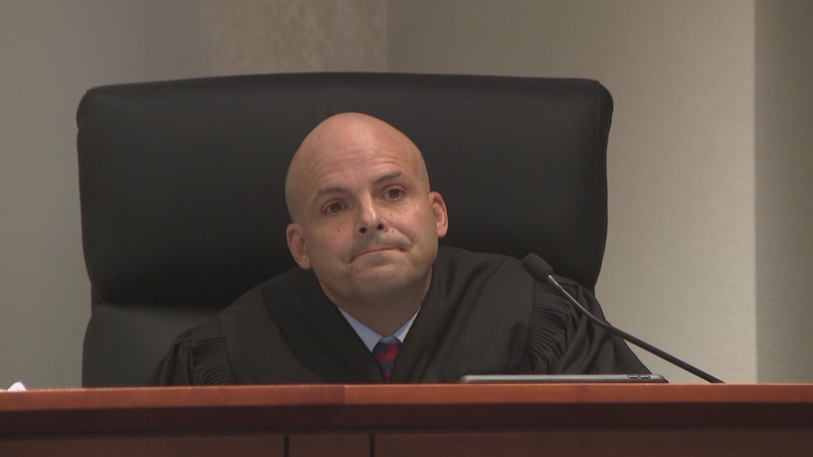 Iowa voters to decide whether to keep a Supreme Court Justice ...