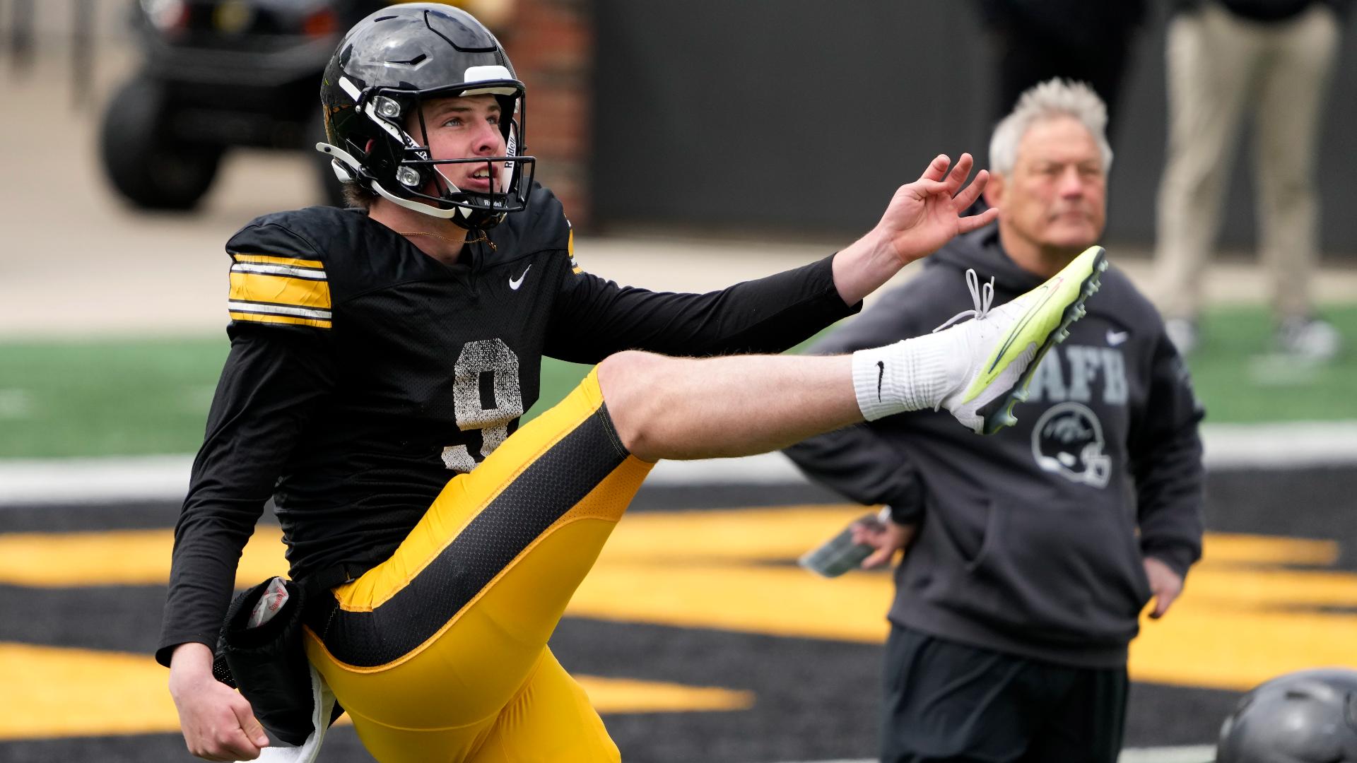 Punter Rhys Dakin commits to Michigan State | weareiowa.com