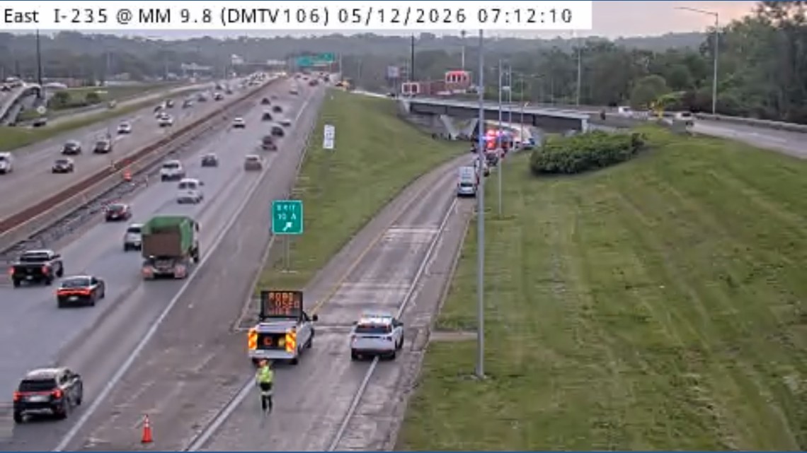 Crash blocking I-235 exit ramp to East University | weareiowa.com