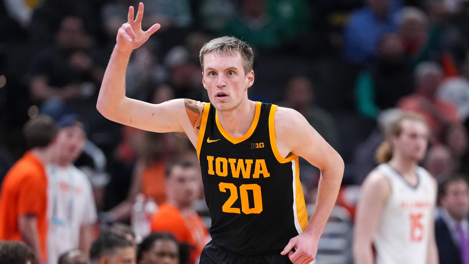 OKC Thunder sign former Iowa Hawkeye Payton Sandfort to two-way ...