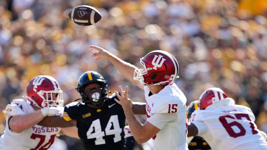 Hoosiers get late touchdown to beat Hawkeyes | weareiowa.com