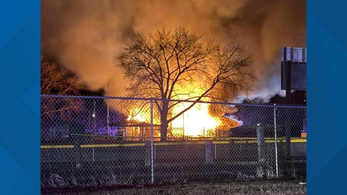Fort Des Moines Little League concession stand burns down in Monday ...