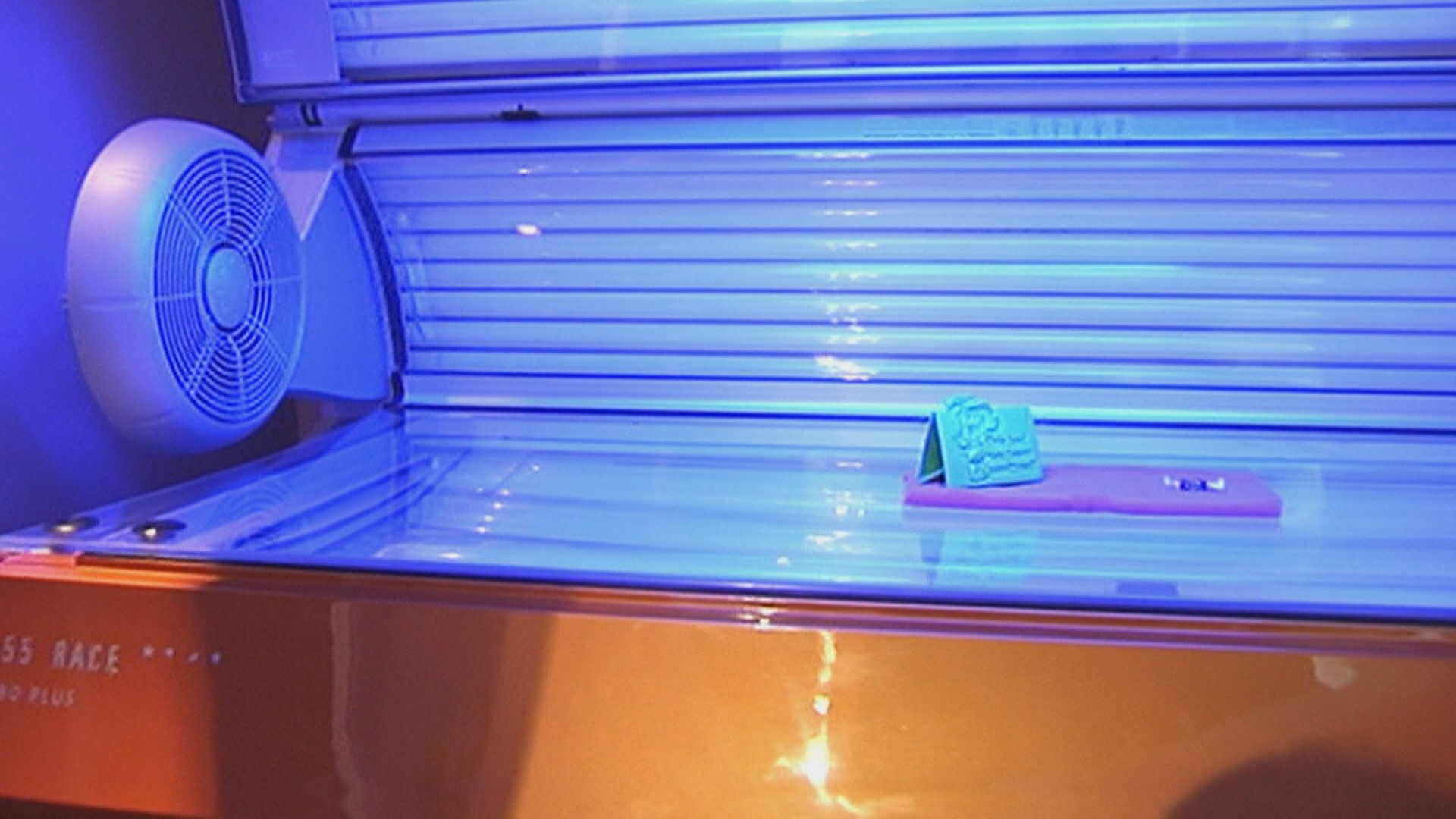 Iowa House advances bill restricting tanning beds for minors ...