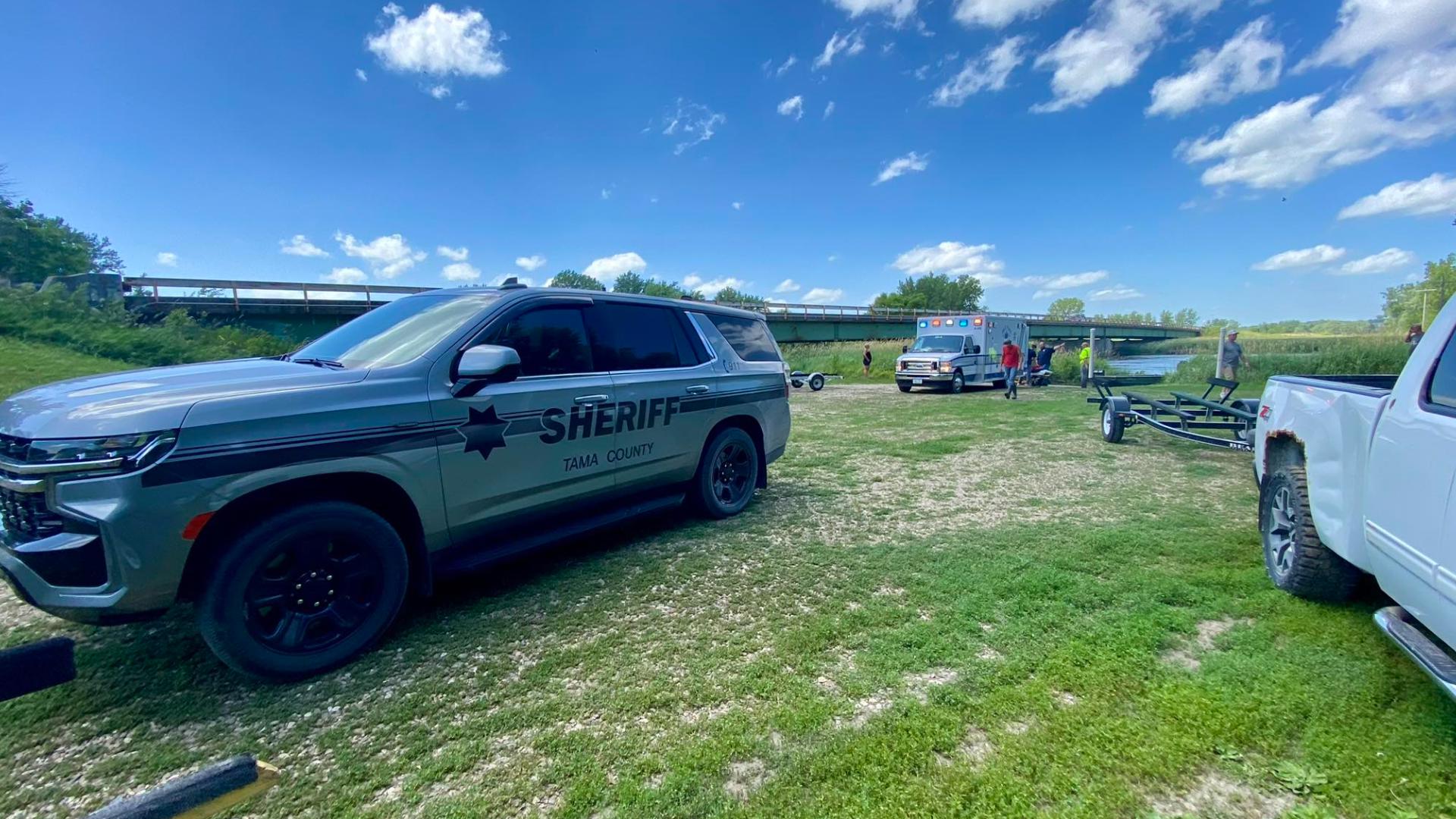 Two rescued from overturned boat on Iowa River | weareiowa.com