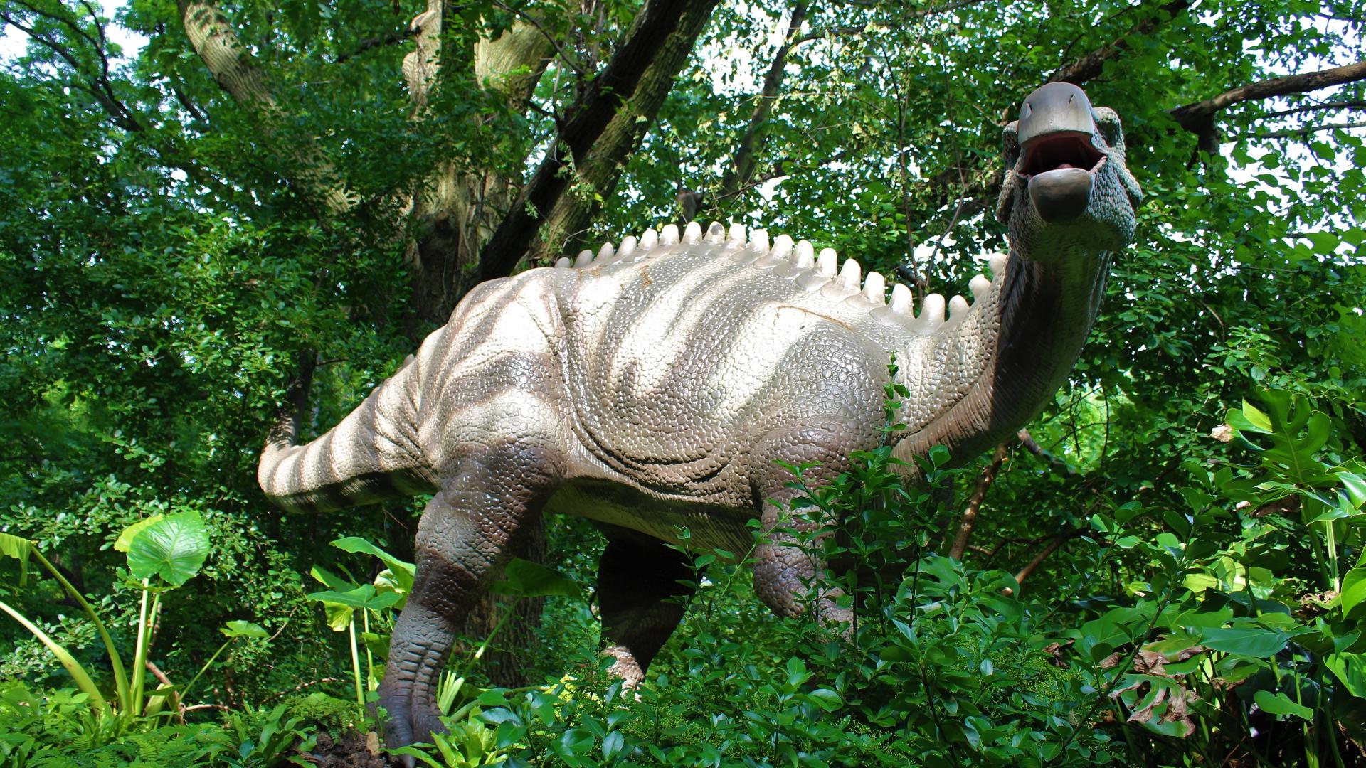 Dino Don bringing animatronic dinosaurs to Blank Park Zoo in Des Moines ...