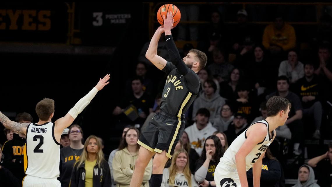 No. 7 Purdue holds off Iowa, 90-81, for 3rd consecutive victory ...