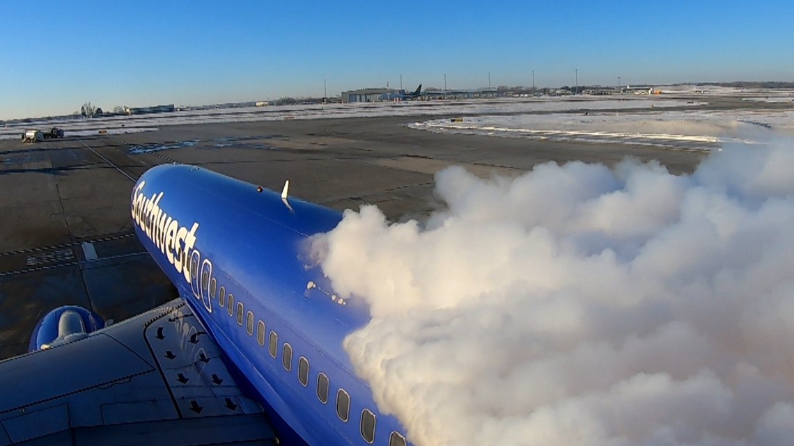 Behind the de-icing scenes at the Des Moines International Airport ...
