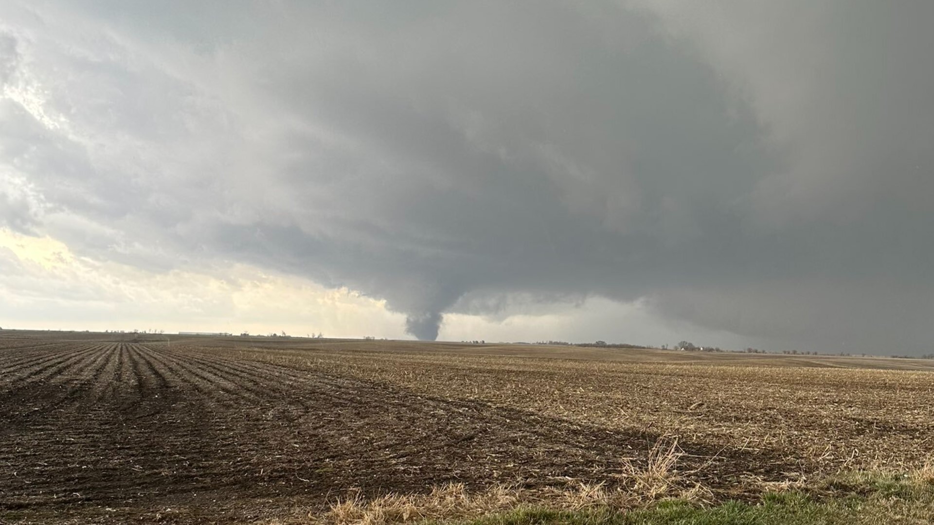 Iowa tornado damage today: March 31 storms damage homes, cities ...