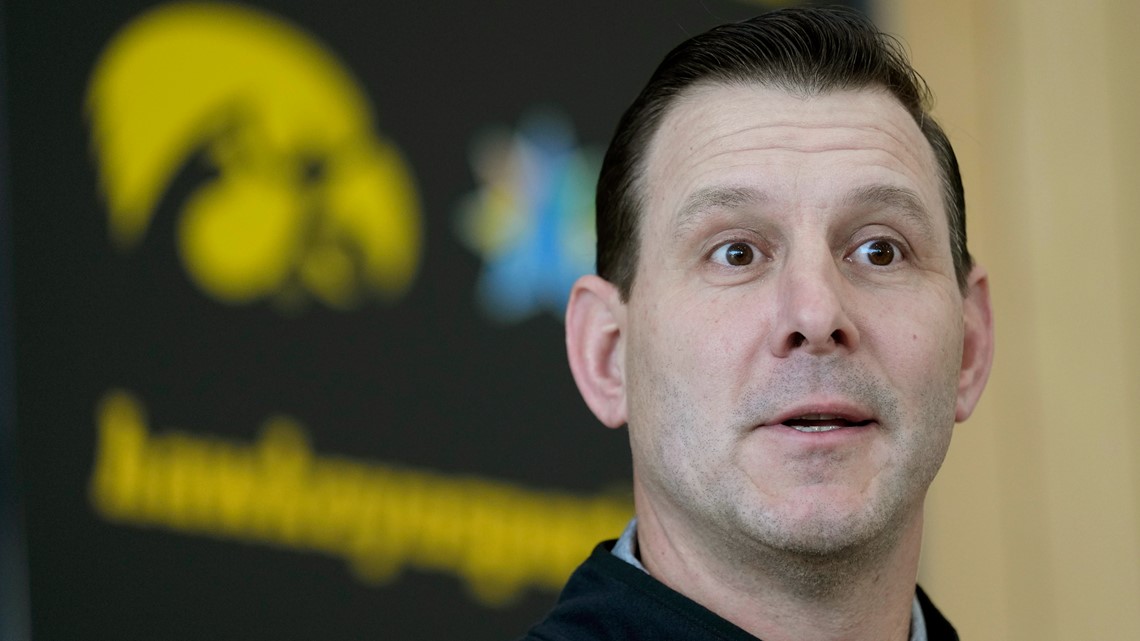 Iowa Hawkeye players assess new OC Tim Lester so far | weareiowa.com