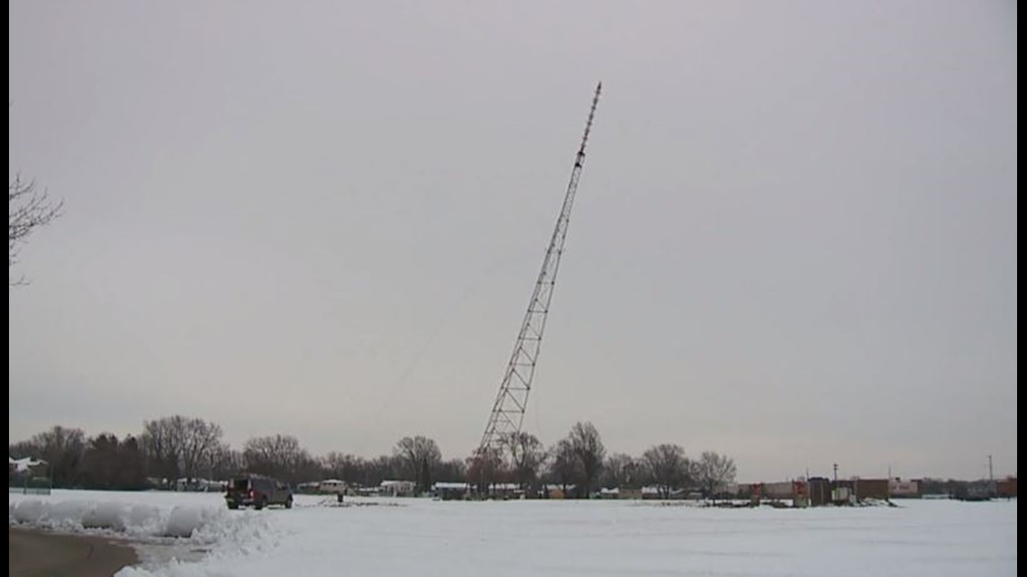 WATCH: 100-year-old Illinois radio tower tumbles to the ground ...