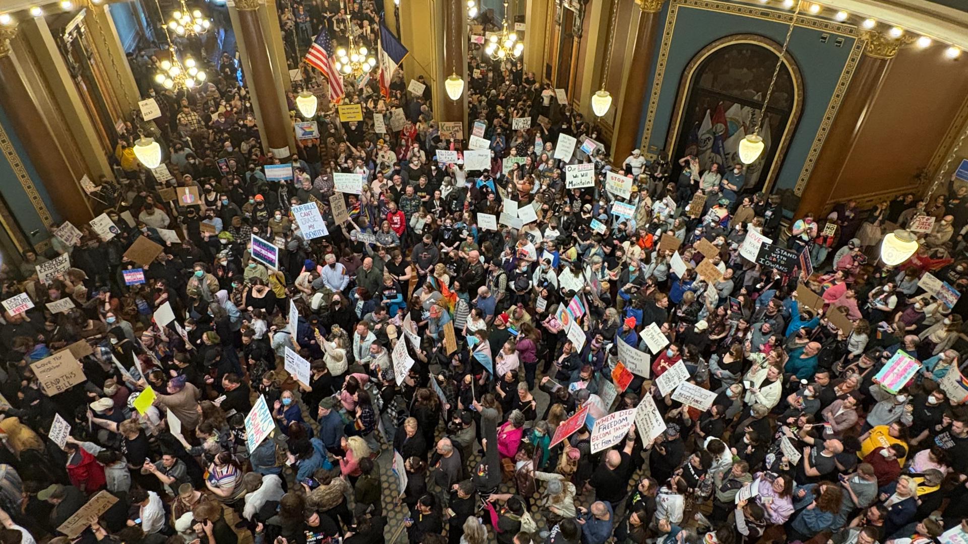 Iowa gender identity bill: House, Senate pass legislation; awaits Gov ...