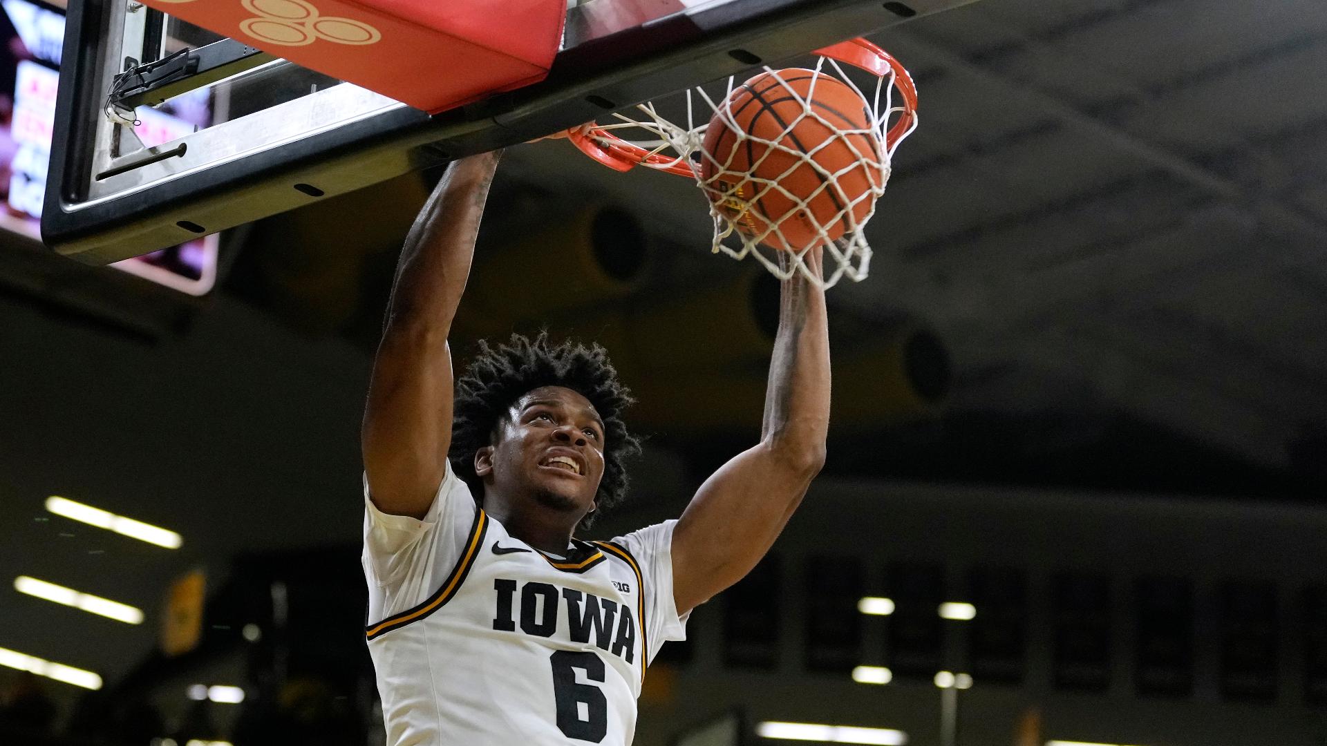Banks’ double-double powers unbeaten Iowa to 93–54 win over Chicago ...