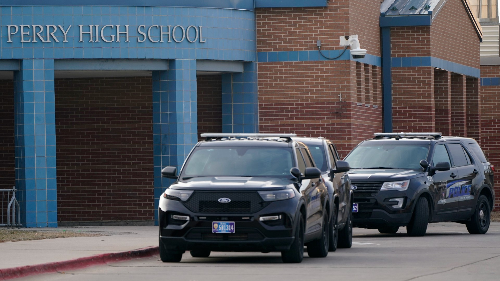Condition of the State: Gov. Kim Reynolds speaks on Perry High School ...