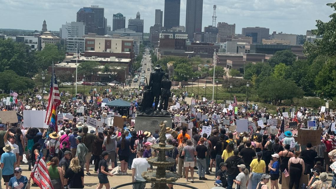 Thousands protest Trump policies with 'No Kings' event in Des Moines ...