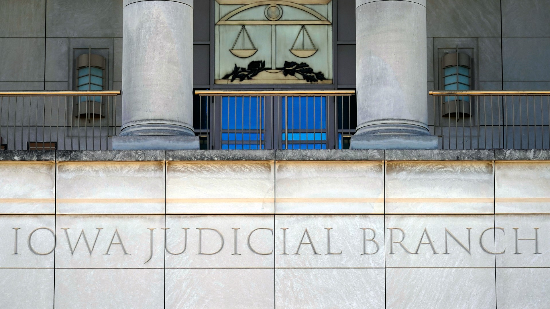 Government oversight committee criticizes Iowa Judicial Branch, auditor ...