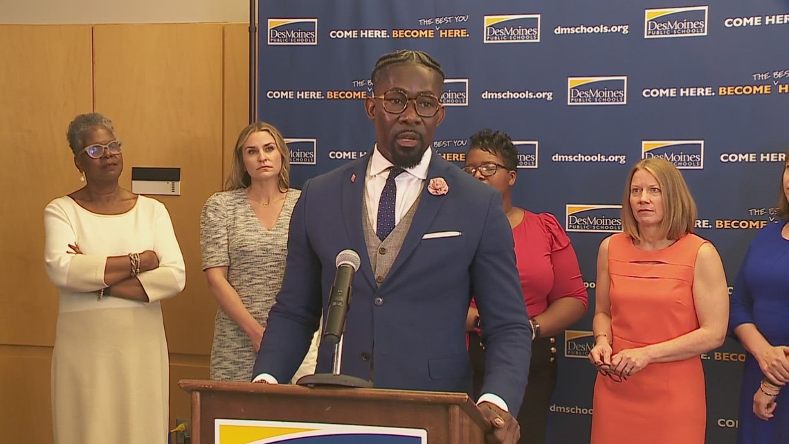 Dr. Ian Roberts introduced as new Des Moines Public Schools ...