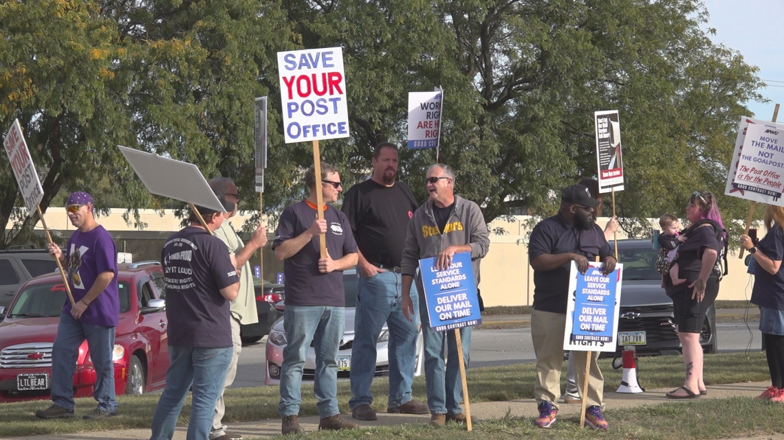 Iowa union members protest USPS delivery changes | weareiowa.com