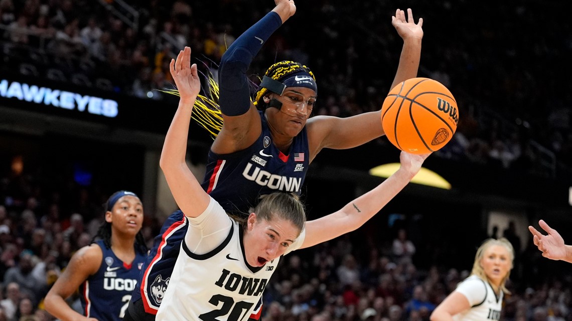 Iowa vs. UConn score: Caitlin Clark, Paige Bueckers highlights ...
