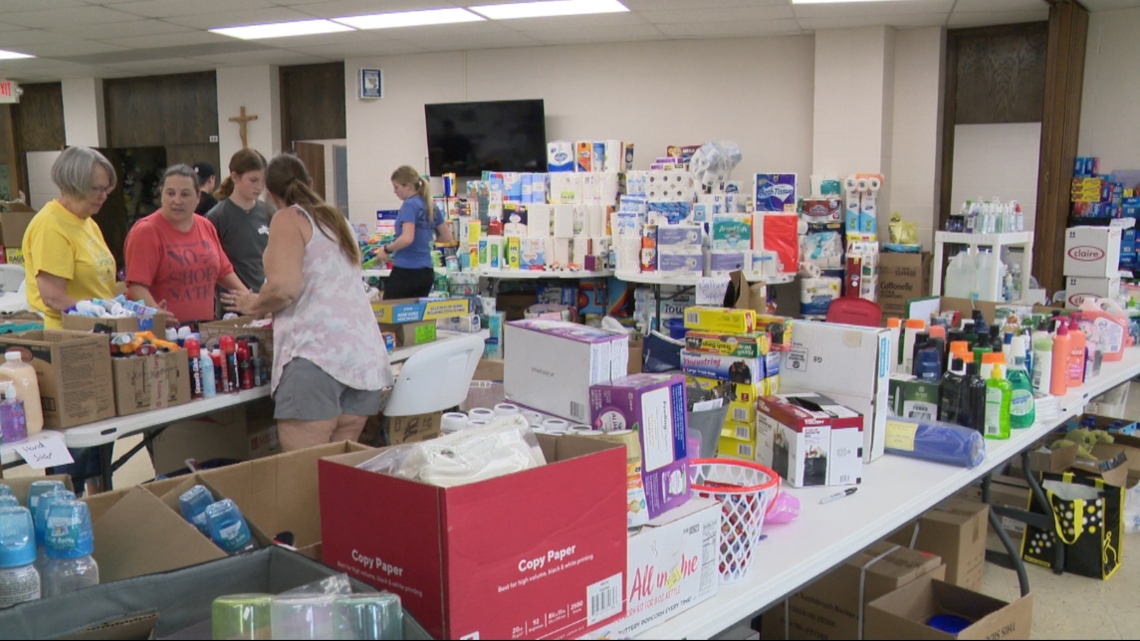 Volunteer groups help Greenfield, Iowa rebuild after tornado ...
