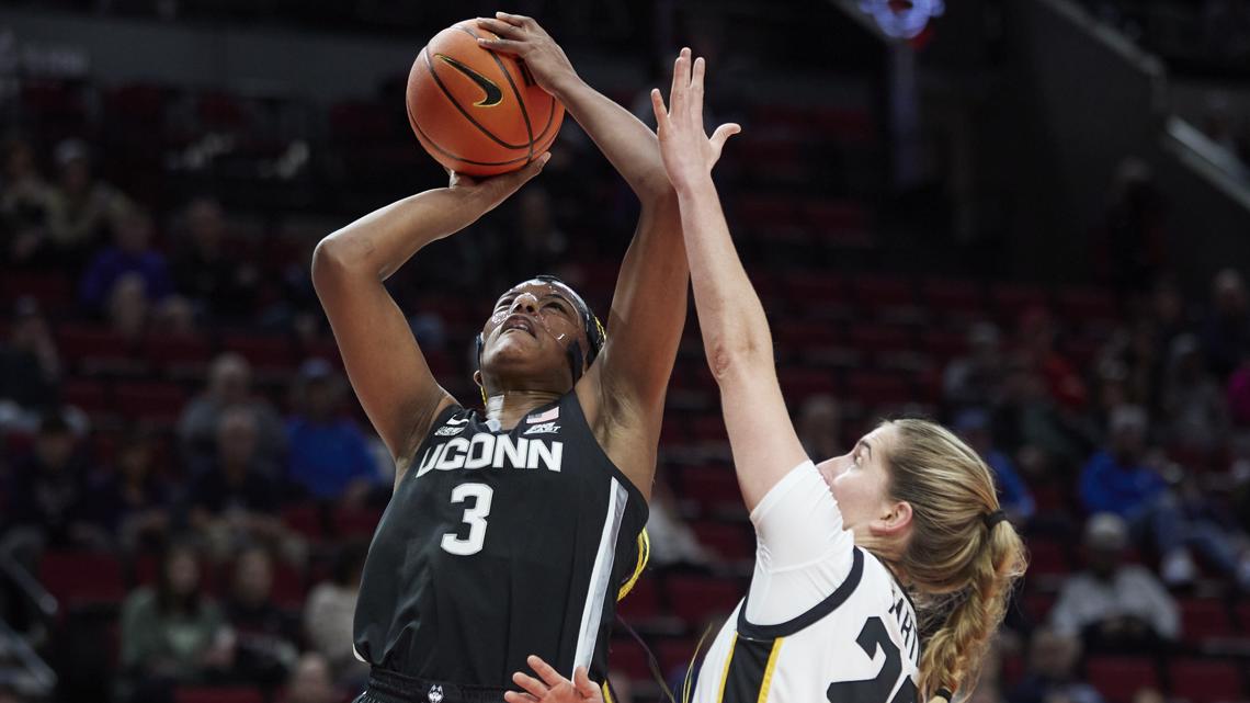 Phil Knight: No. 3 UConn rallies past Iowa Hawkeyes 86-79 | weareiowa.com