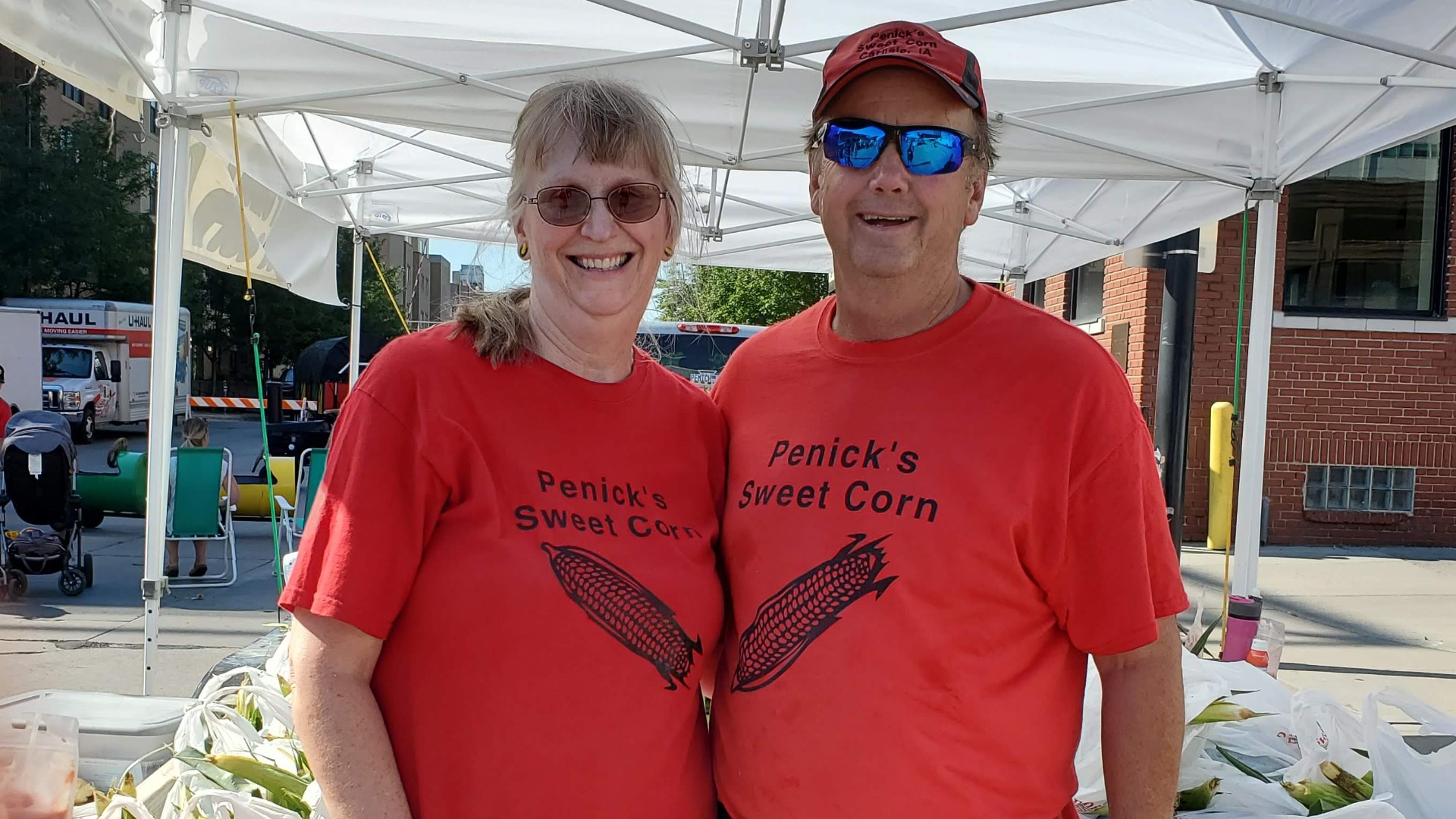 Iowan couple's sweet corn stand helps fund daughters' colleges ...